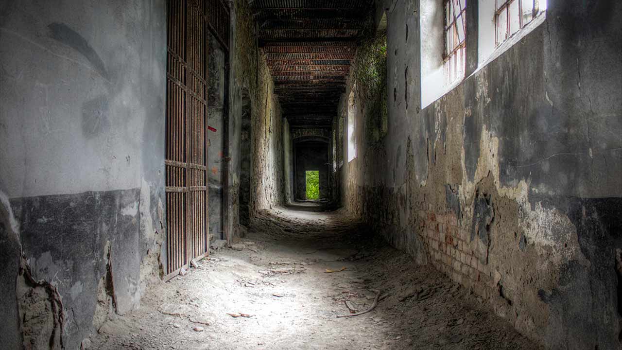 Cadeias e terror: a história de um mártir moderno